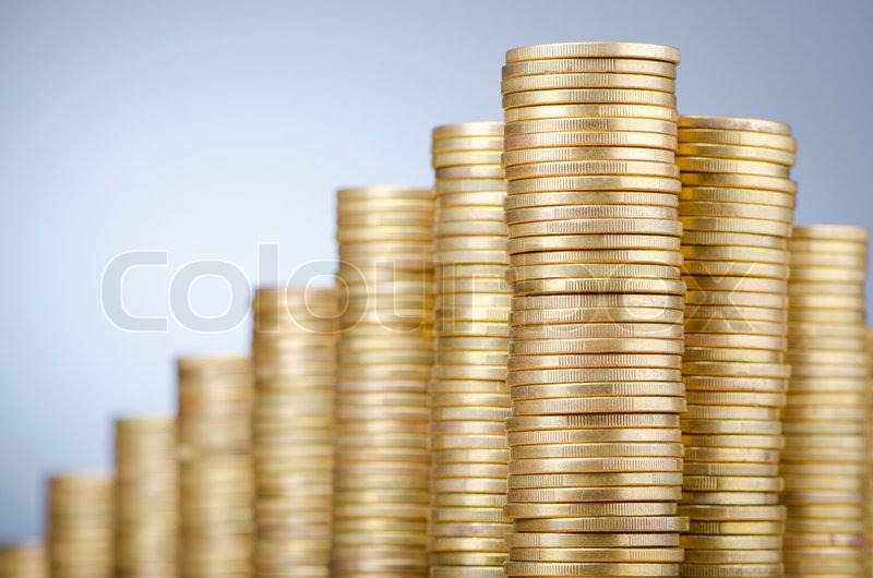 Goldene Münzen in hohen Stapeln | Stock Bild | Colourbox