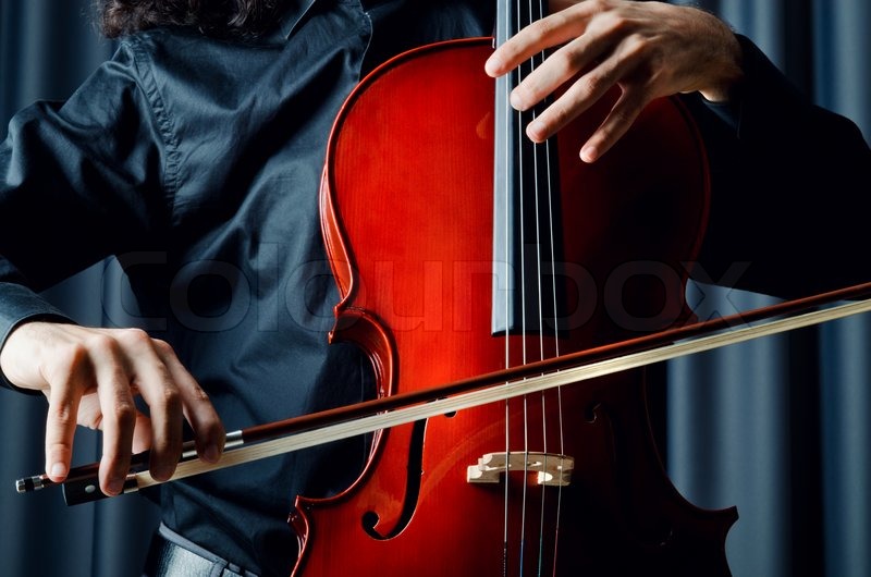Cello-Spieler während der Durchführung | Stock Bild | Colourbox