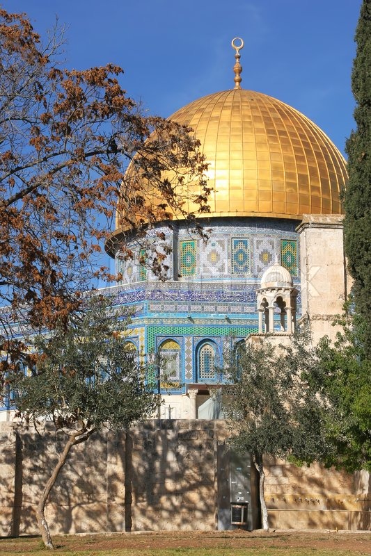 Vertical oriented image of famous Dome of the Rock mosque in Jerusalem ...
