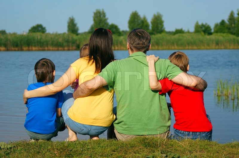 Familie an der Natur | Stock Bild | Colourbox