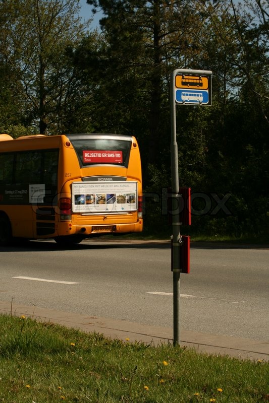 "Skilt - bus og stoppested" | Stock foto | Colourbox