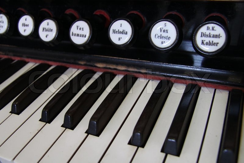 Gammelt orgel - closeup af tangenter og ... | Stock foto | Colourbox