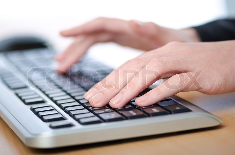 Hände, die Eingabe über die Tastatur | Stock Bild | Colourbox