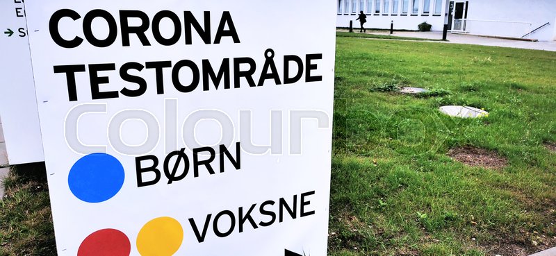 Skilt ved sygehus markerer testområde ... | Stock foto | Colourbox