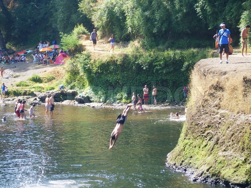 Salto en el agua | Stock image | Colourbox