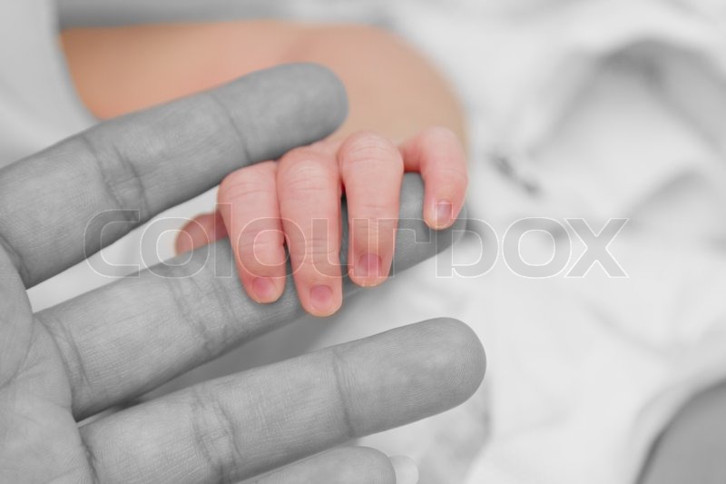 Mutter mit ihrem Baby Hand zusammen, ... | Stock Bild | Colourbox