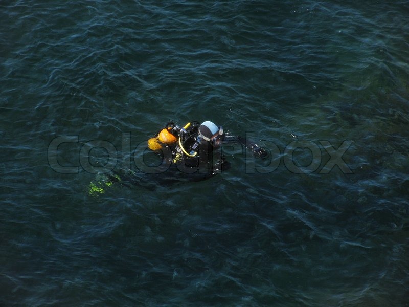 Taucher im Meer | Stock Bild | Colourbox