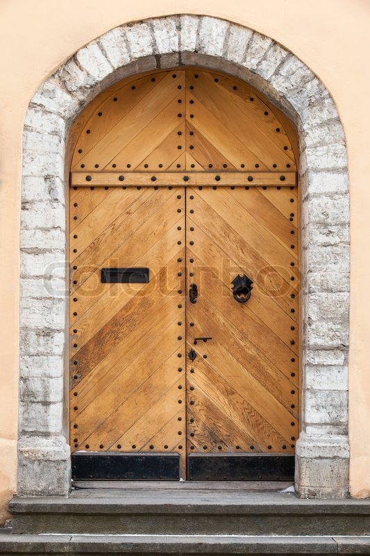 Old ungefärbte hölzerne Tür im alten ... | Stock Bild | Colourbox