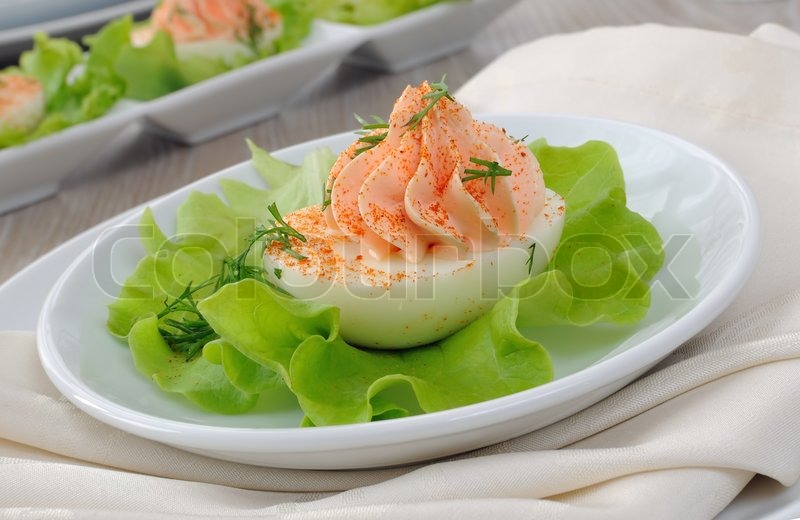 Gefüllte Eier mit Lachs pate | Stock Bild | Colourbox