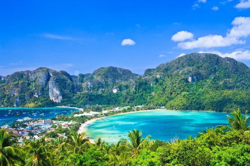 Sehen tropischen Insel mit Resorts - Phi ... | Stock Bild | Colourbox