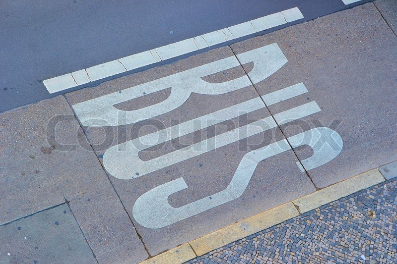 Eine Busspur auf einer Straße in Berlin | Stock Bild | Colourbox