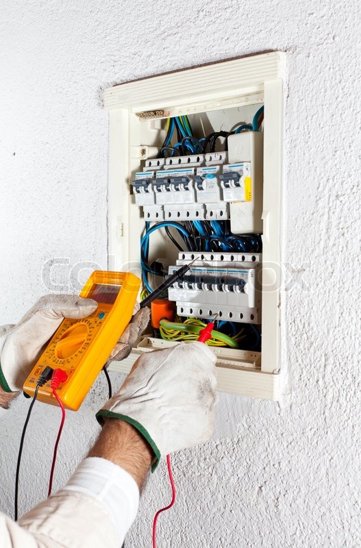 Elektriker arbejder | Stock foto | Colourbox