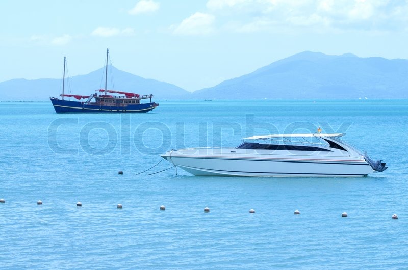 Yacht Speedboot und traditionellen Boot ... | Stock Bild | Colourbox