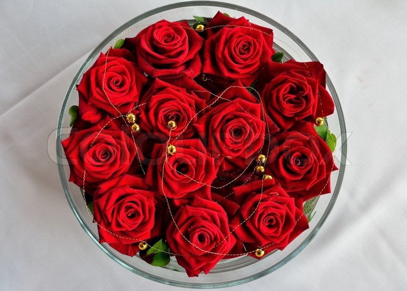 Flot blomsterdekoration med røde roser ... | Stock foto | Colourbox