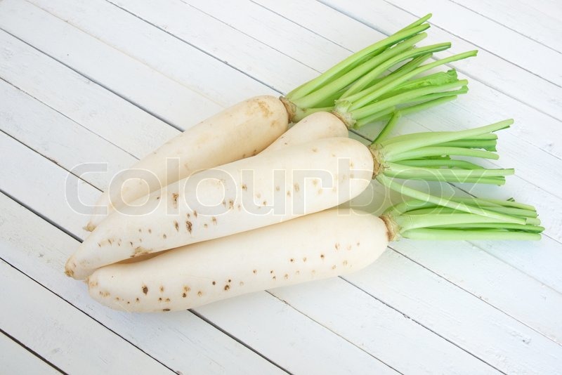Friske hvide radiser | stock foto | Colourbox