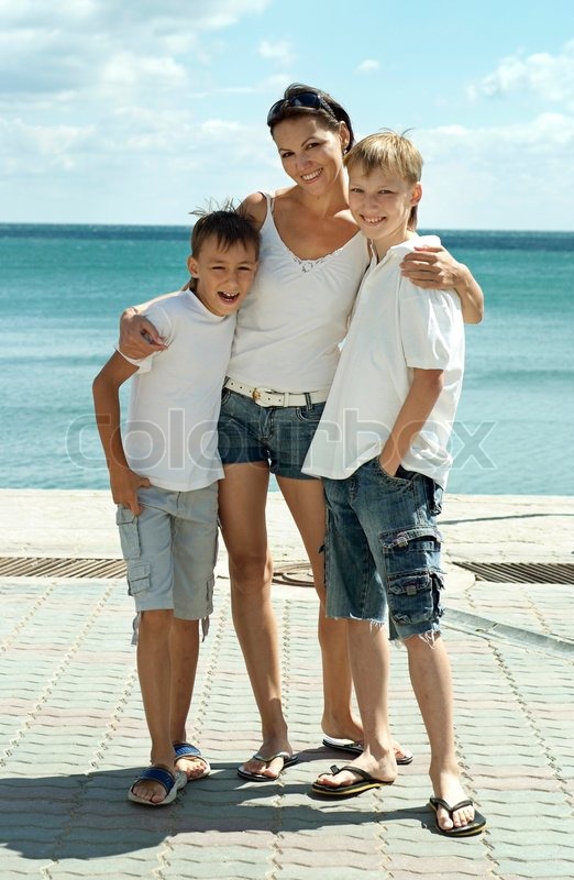 Mama und Kinder | Stock Bild | Colourbox