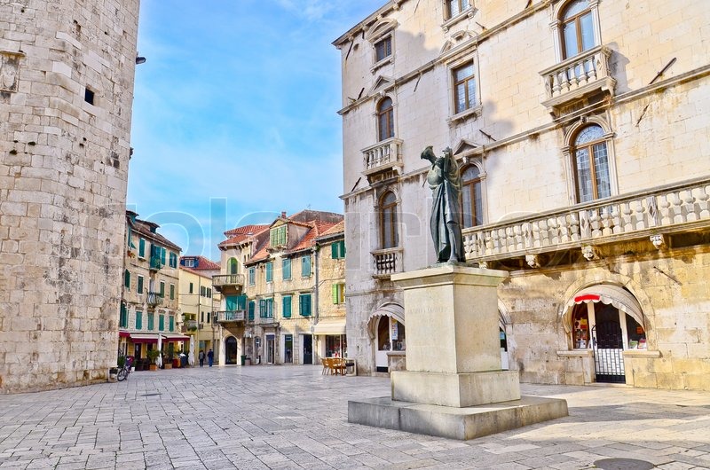 Schöner Platz der Altstadt von Split in ... | Stock Bild | Colourbox