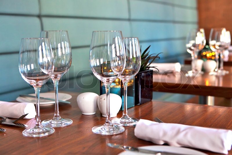 Restaurant Tisch Setup | Stock Bild | Colourbox