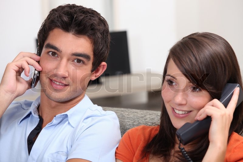 Junges Paar telefonieren | Stock Bild | Colourbox