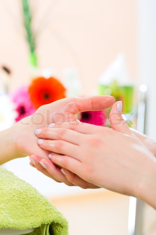 Handmassage, bedienen, frau | Stockfoto | Colourbox