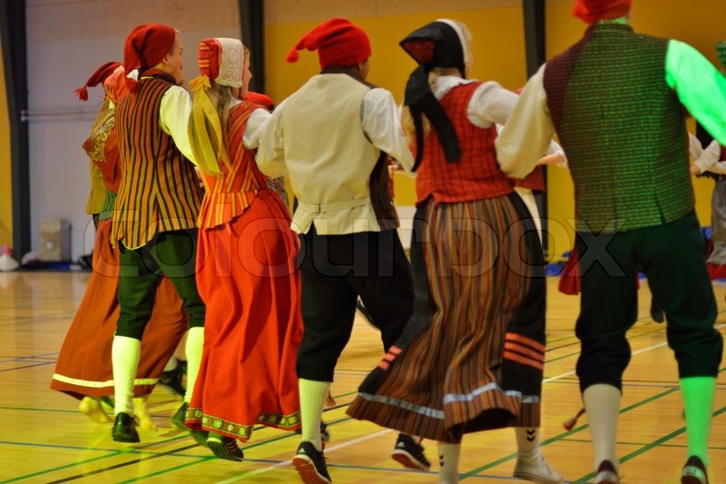 Folkedansere danser i gruppe på ... | Stock foto | Colourbox