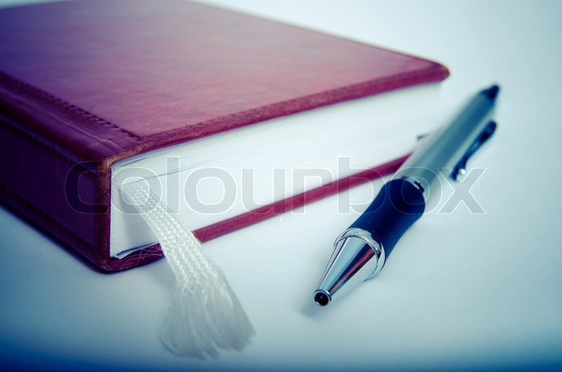 Notizbuch und Stift | Stock Bild | Colourbox