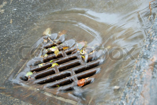 Abwasser Abfluss bei Starkregen | Stock-Foto | Colourbox